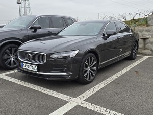 [시승기] 볼보 S90 B5, 넓은 뒷좌석과 편안한 운전 감각 인상적